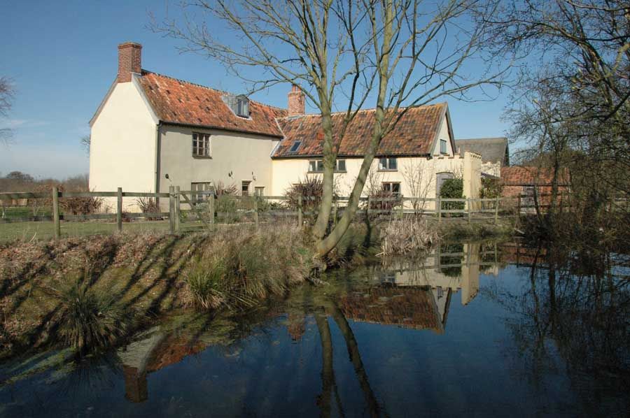 The Farmhous, Luxury Holiday Farmhouse in Suffolk, Sleeps 13