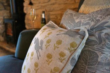 Farthing Cottage, Romantic Retreat in The Cotswolds, Log Burner, Sleeps 2