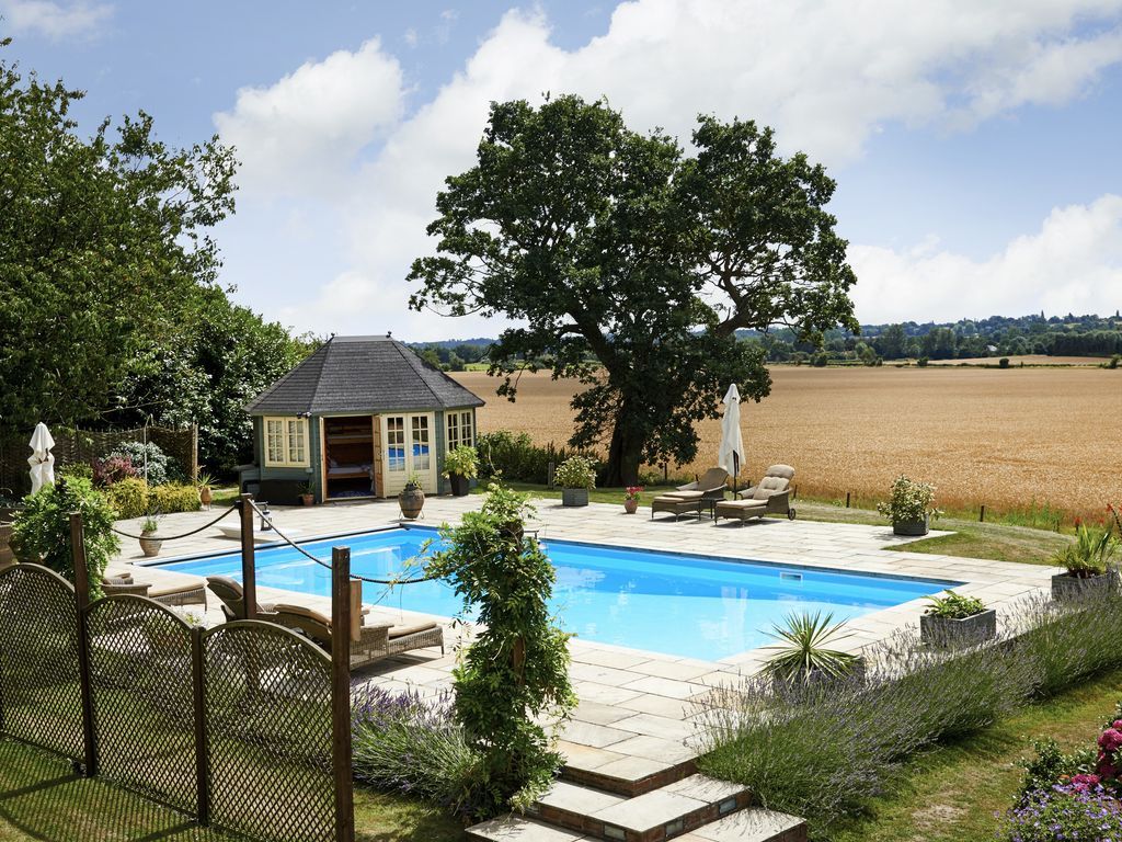 Pear Tree House, Large Holiday Rental in Suffolk with Pool, Sleeps 14