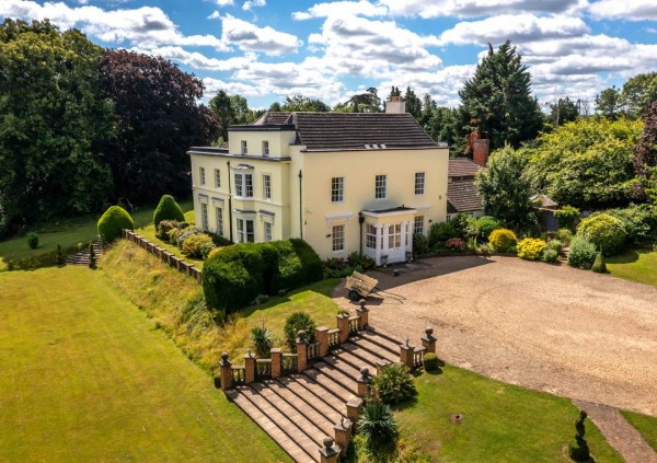 Pencraig Court, 11 Bedroom House in Herefordshire, Sleeps 36