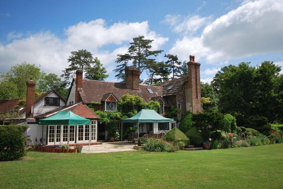 Ridge Farm, Wheelchair Accessible Farmhouse in West Sussex, Sleeps 24